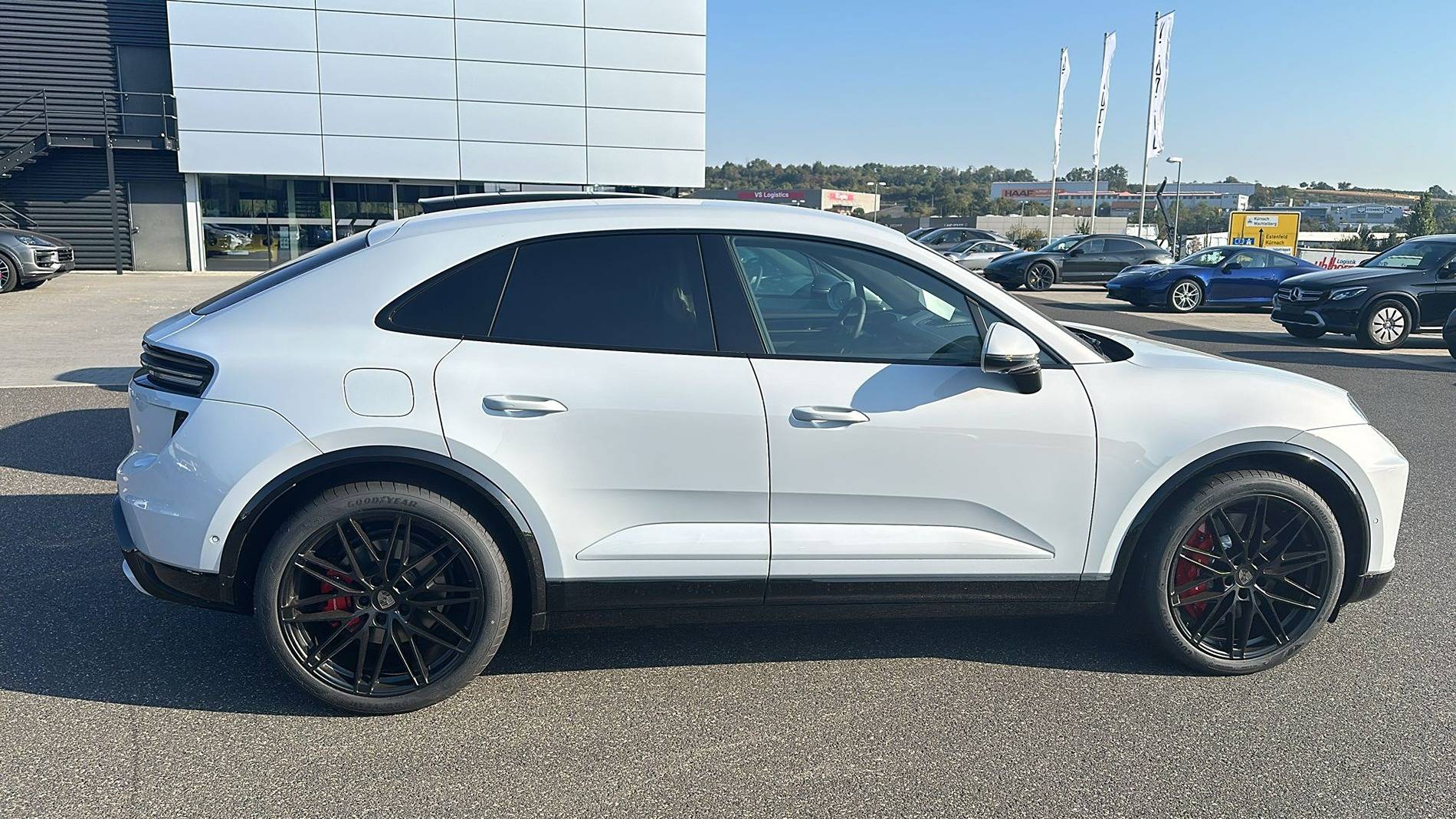 ICE GREY Macan EV Photos Thread | Page 5 | Macan EV Forum, News, Info ...