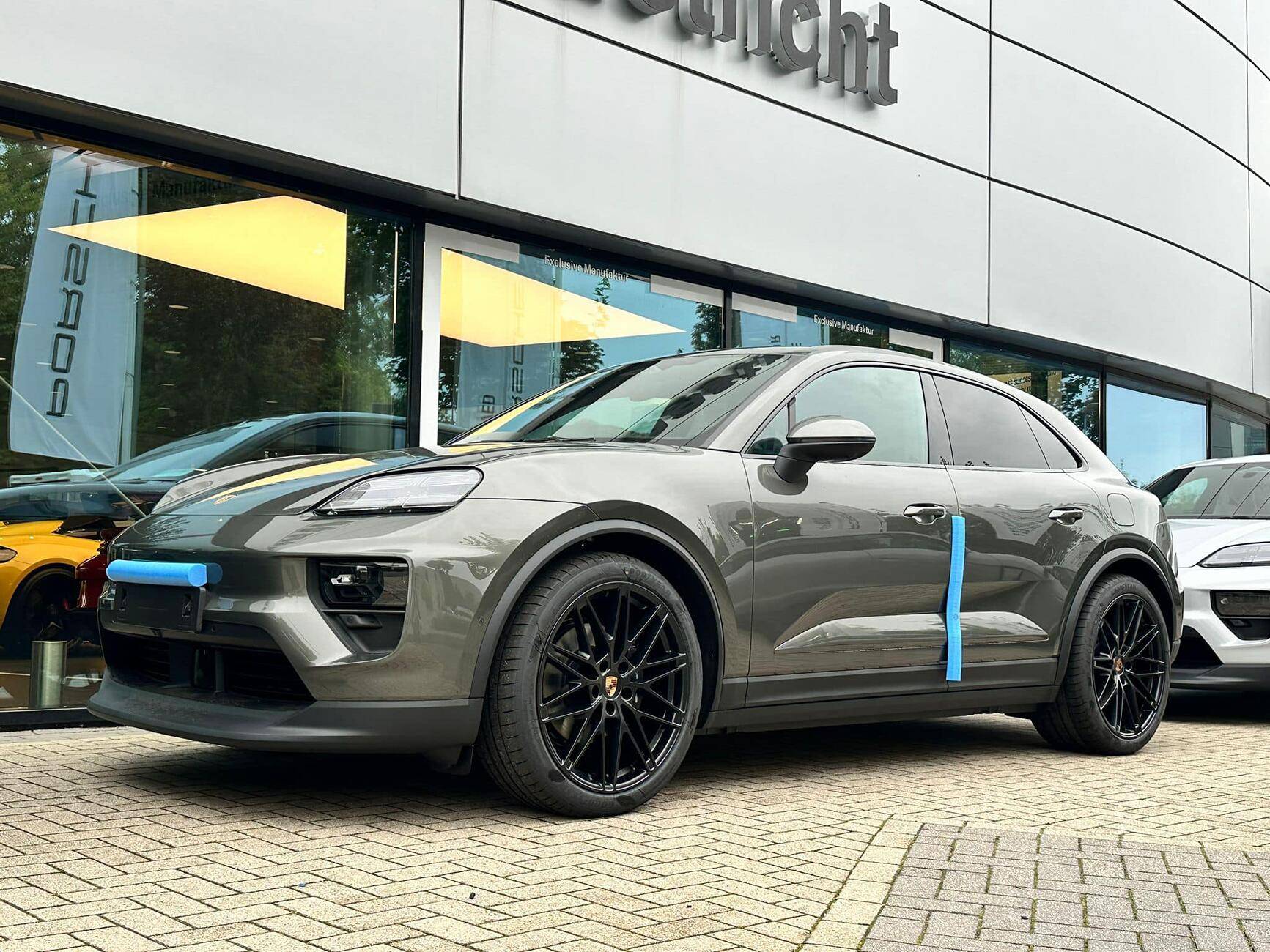 AVENTURINE GREEN Macan EV Photos Thread | Page 2 | Macan EV Forum, News ...