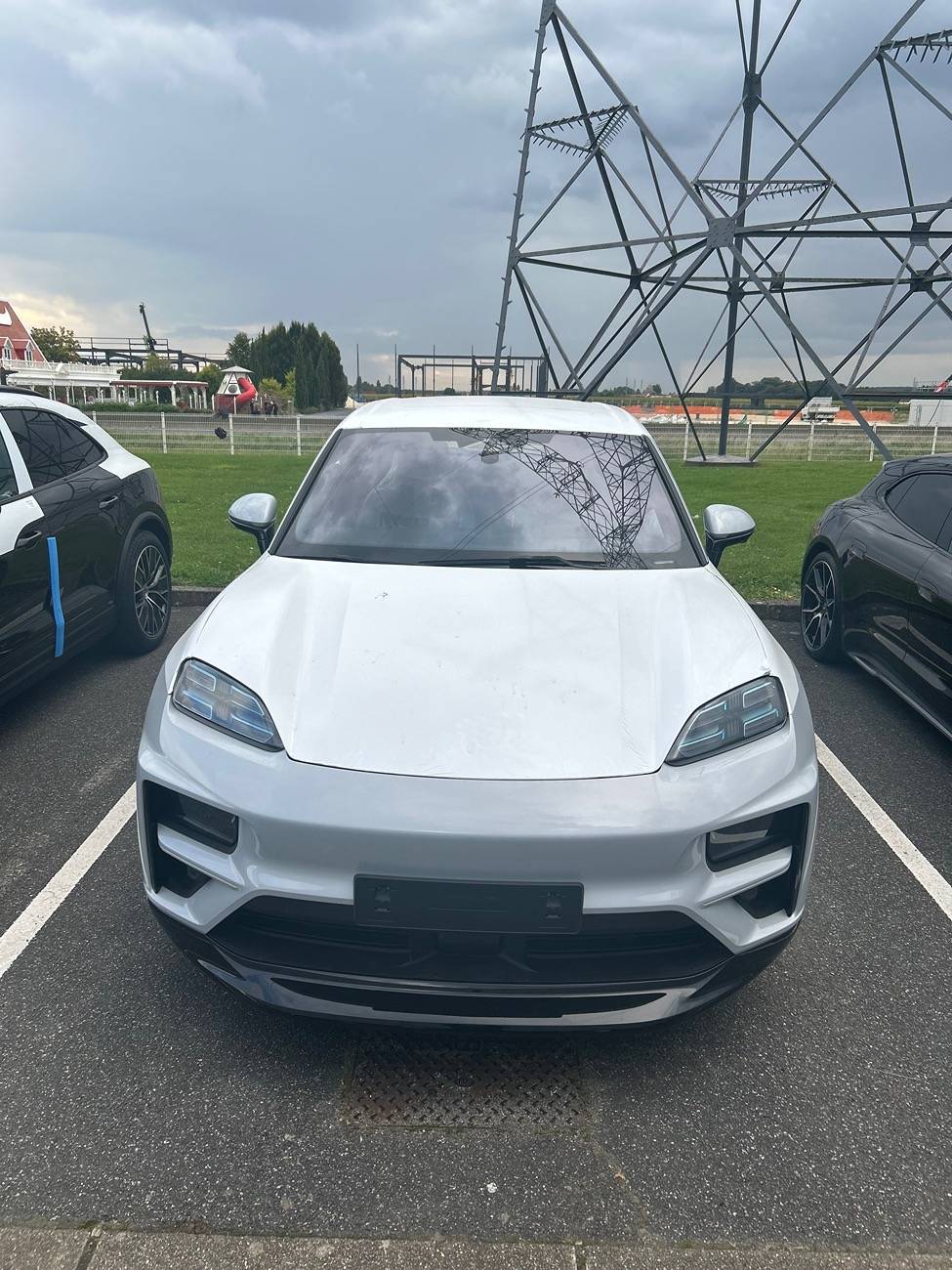 ICE GREY Macan EV Photos Thread | Page 3 | Macan EV Forum, News, Info ...