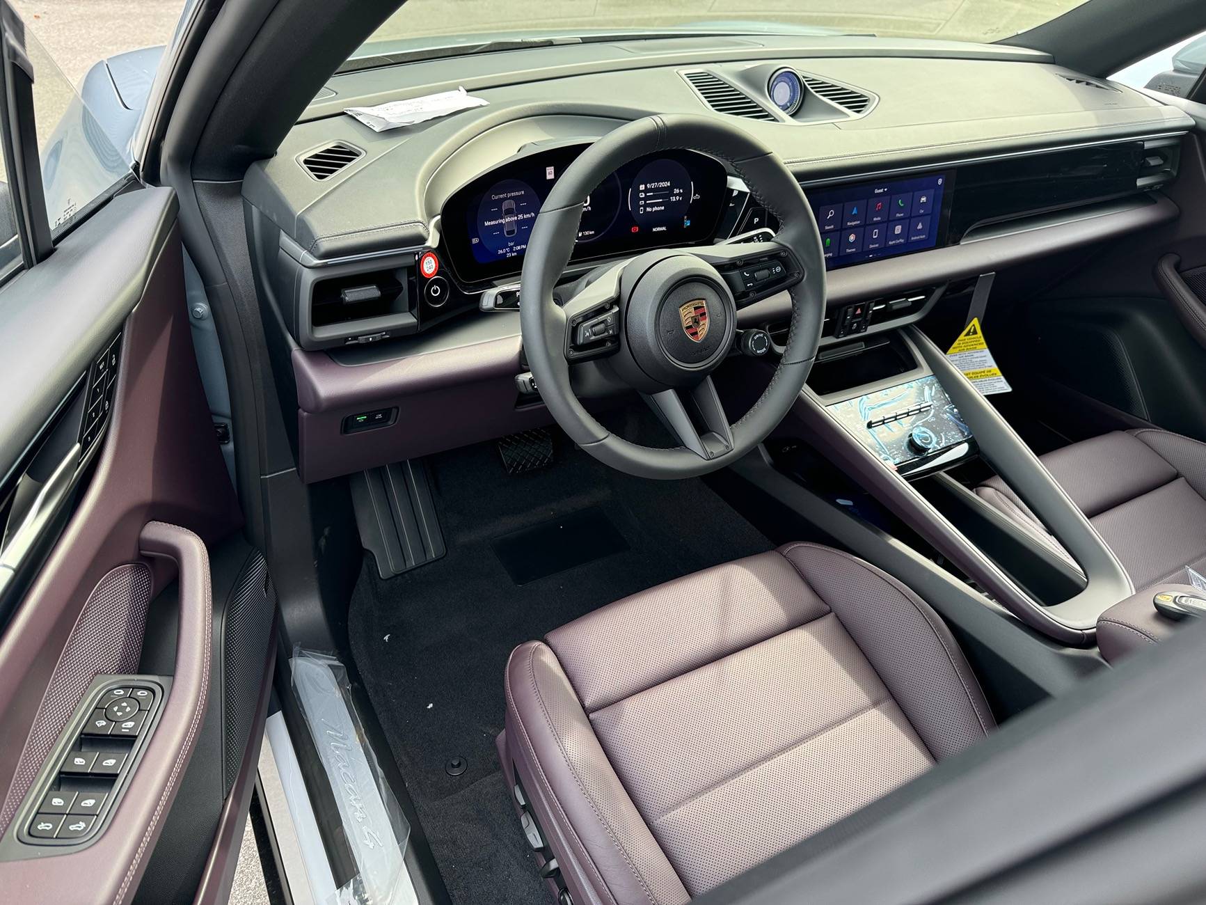 Dolomite Silver with Bramble (Blackberry) leather interior Macan 4 EV ...