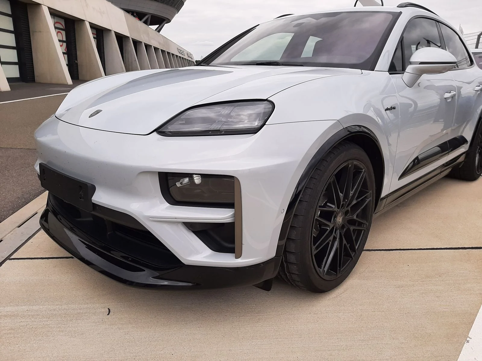 ICE GREY Macan EV Photos Thread | 2025+ Macan EV Forum, News, Specs ...