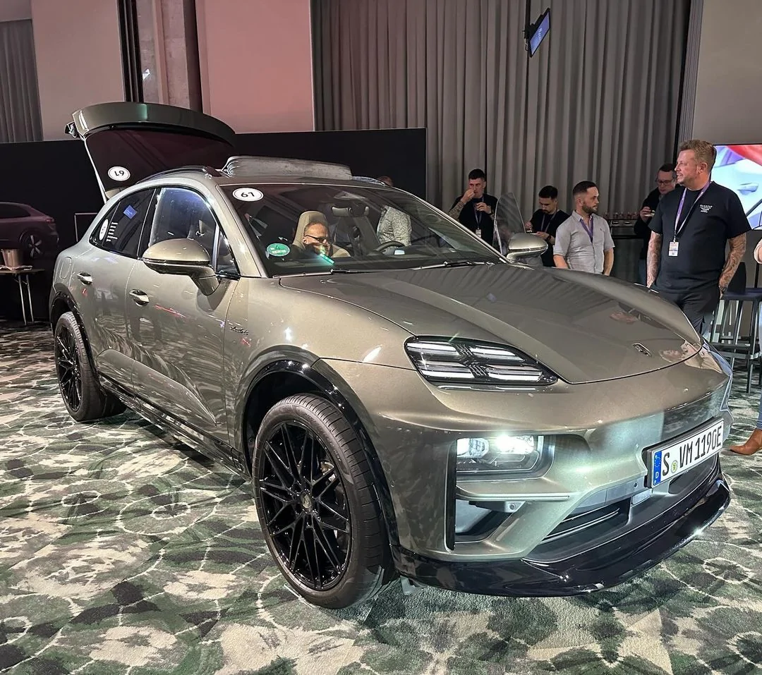 AVENTURINE GREEN Macan EV Photos Thread | Macan EV Forum, News, Info ...