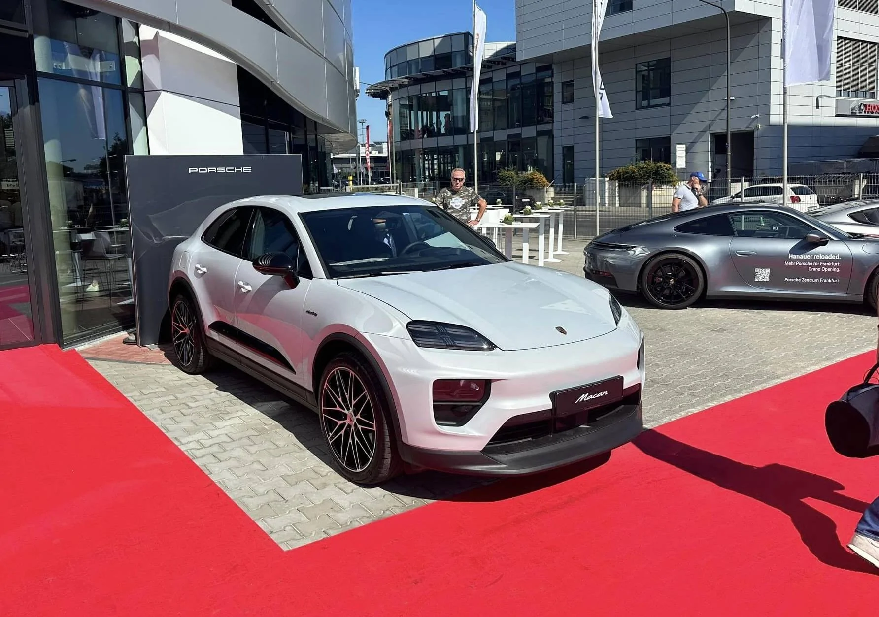 Ice Grey Macan 4 EV @ Frankfurt dealer | Macan EV Forum, News, Info ...