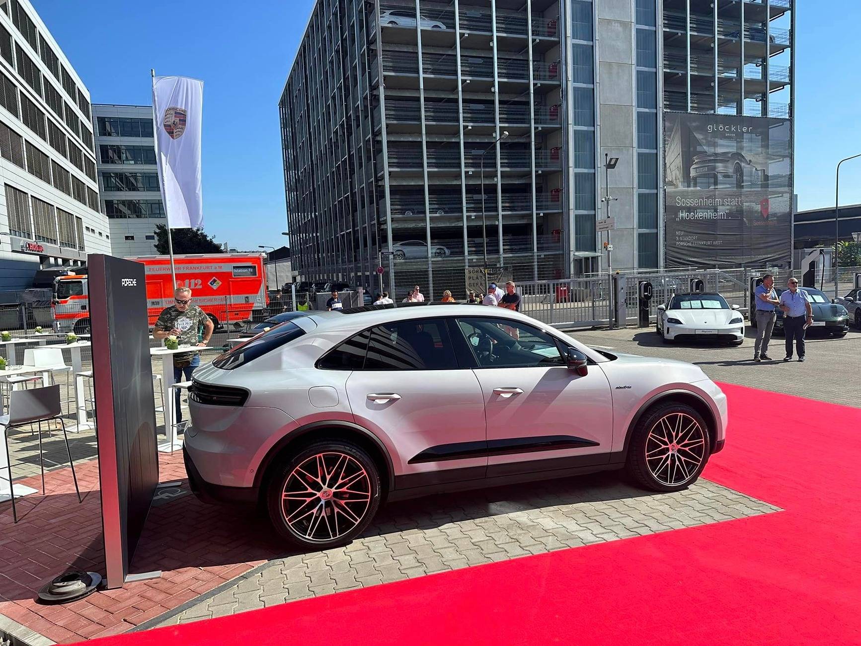 Ice Grey Macan 4 EV @ Frankfurt dealer | Macan EV Forum, News, Info ...