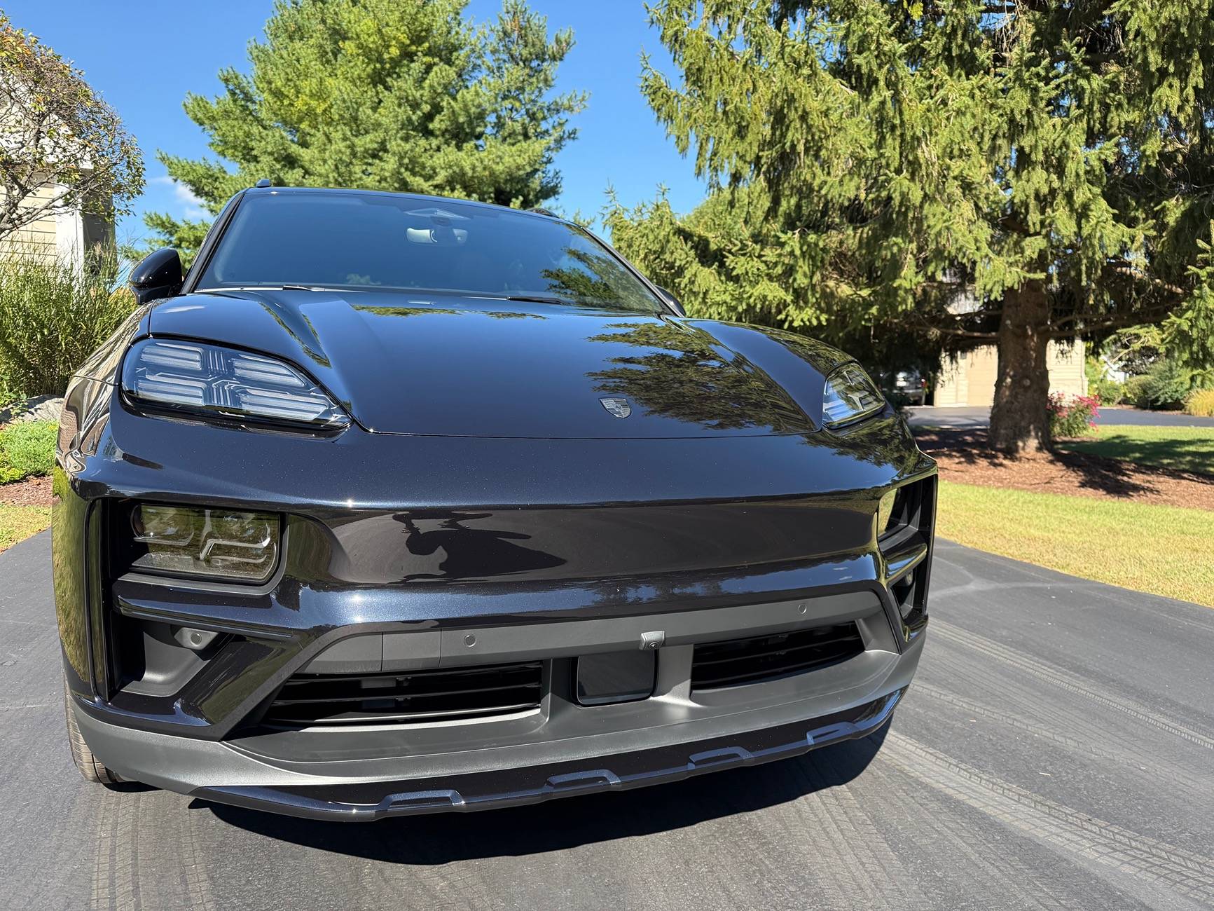 BLACK & JET BLACK METALLIC Macan EV Photos Thread | Page 2 | Macan EV ...