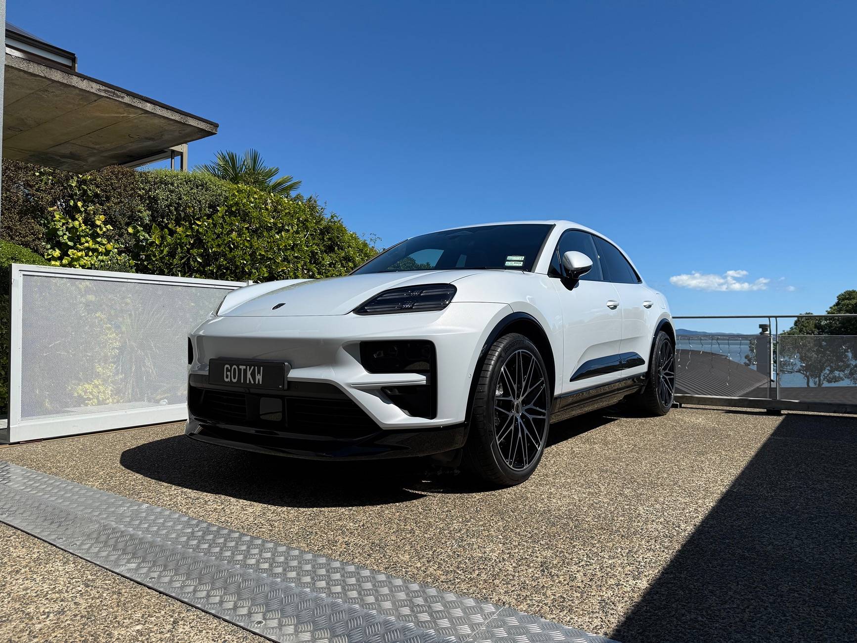 ICE GREY Macan EV Photos Thread | Page 8 | Macan EV Forum, News, Info ...