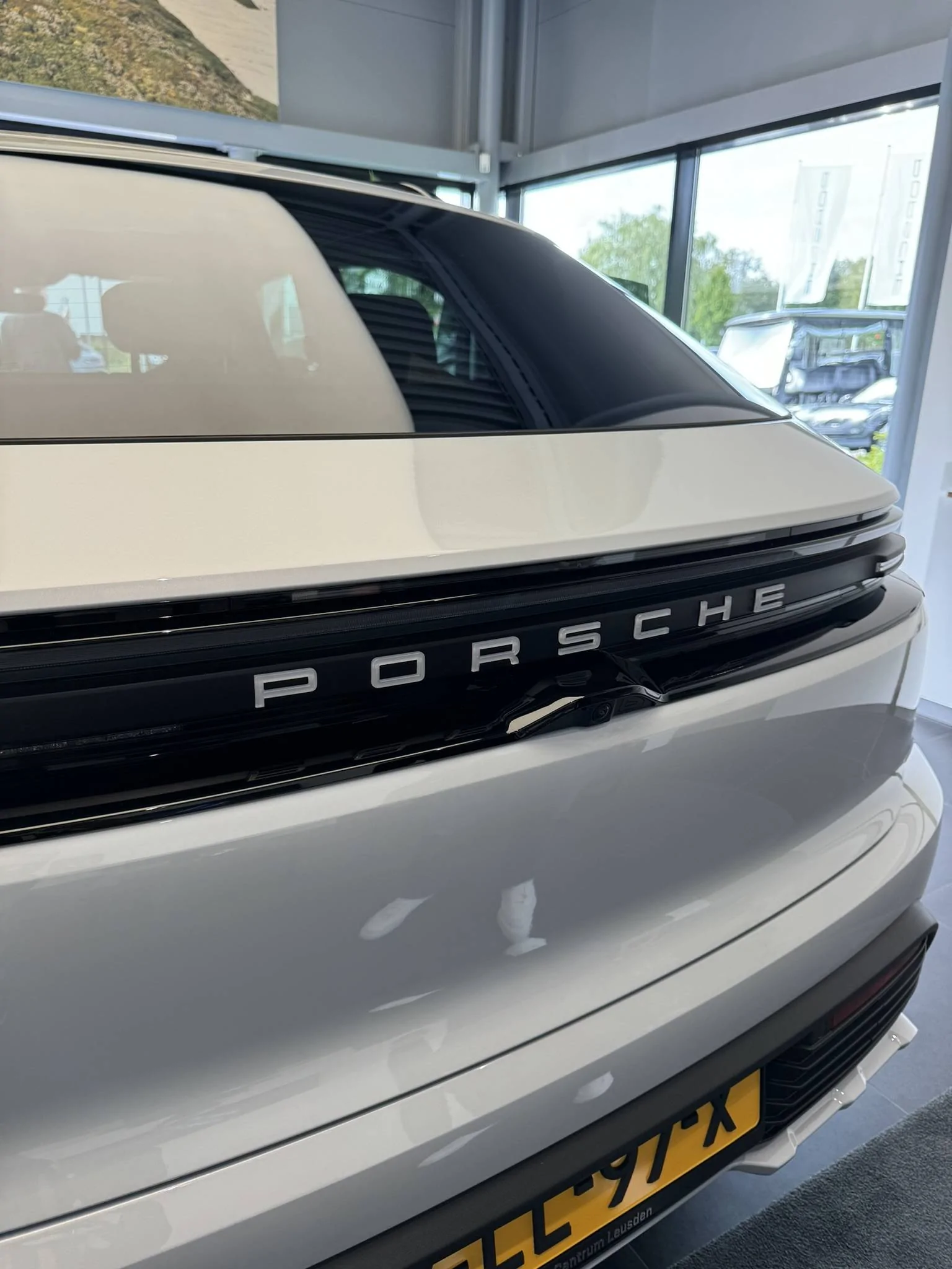 New Macan 4 EV delivery - Netherlands - Ice Gray Metallic - Offroad ...