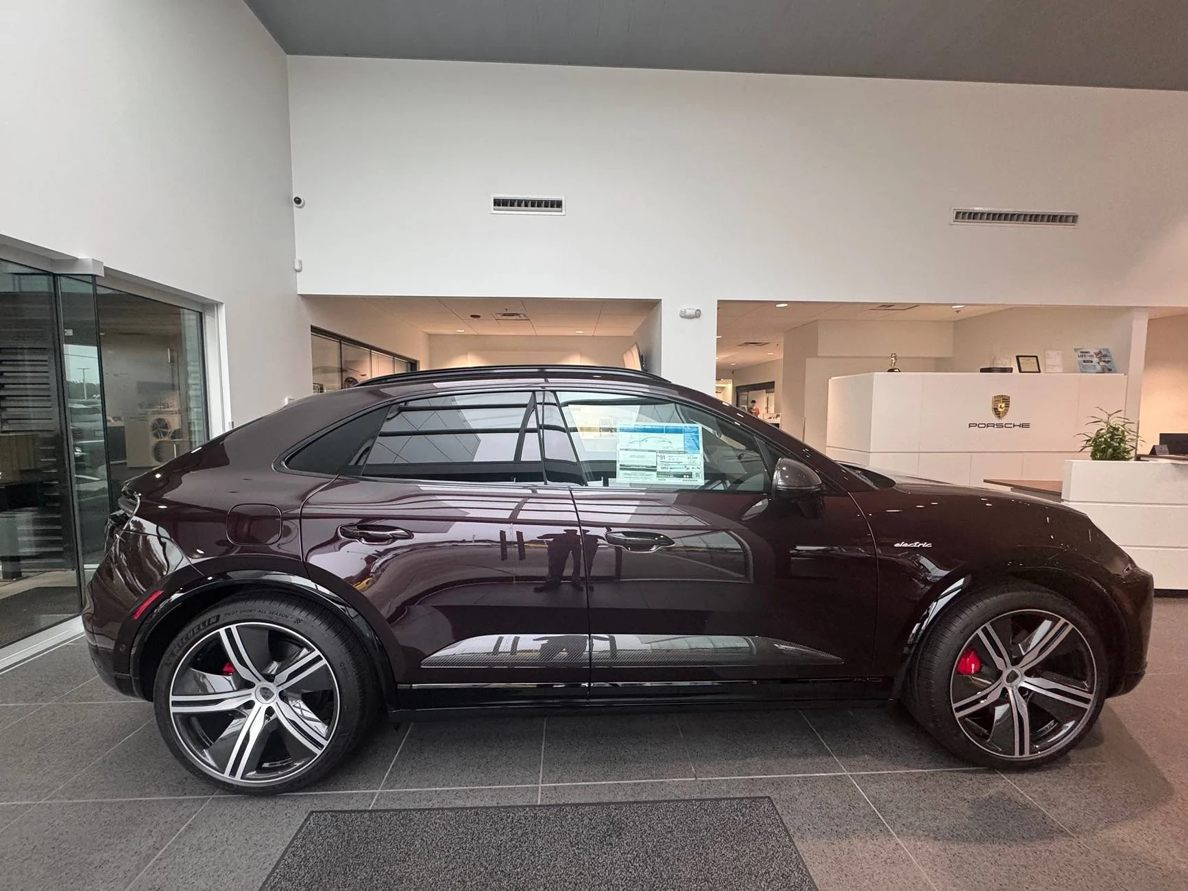 Photos: Carbon Fiber Wheels / Side Blades on Macan EV in Copper Ruby ...