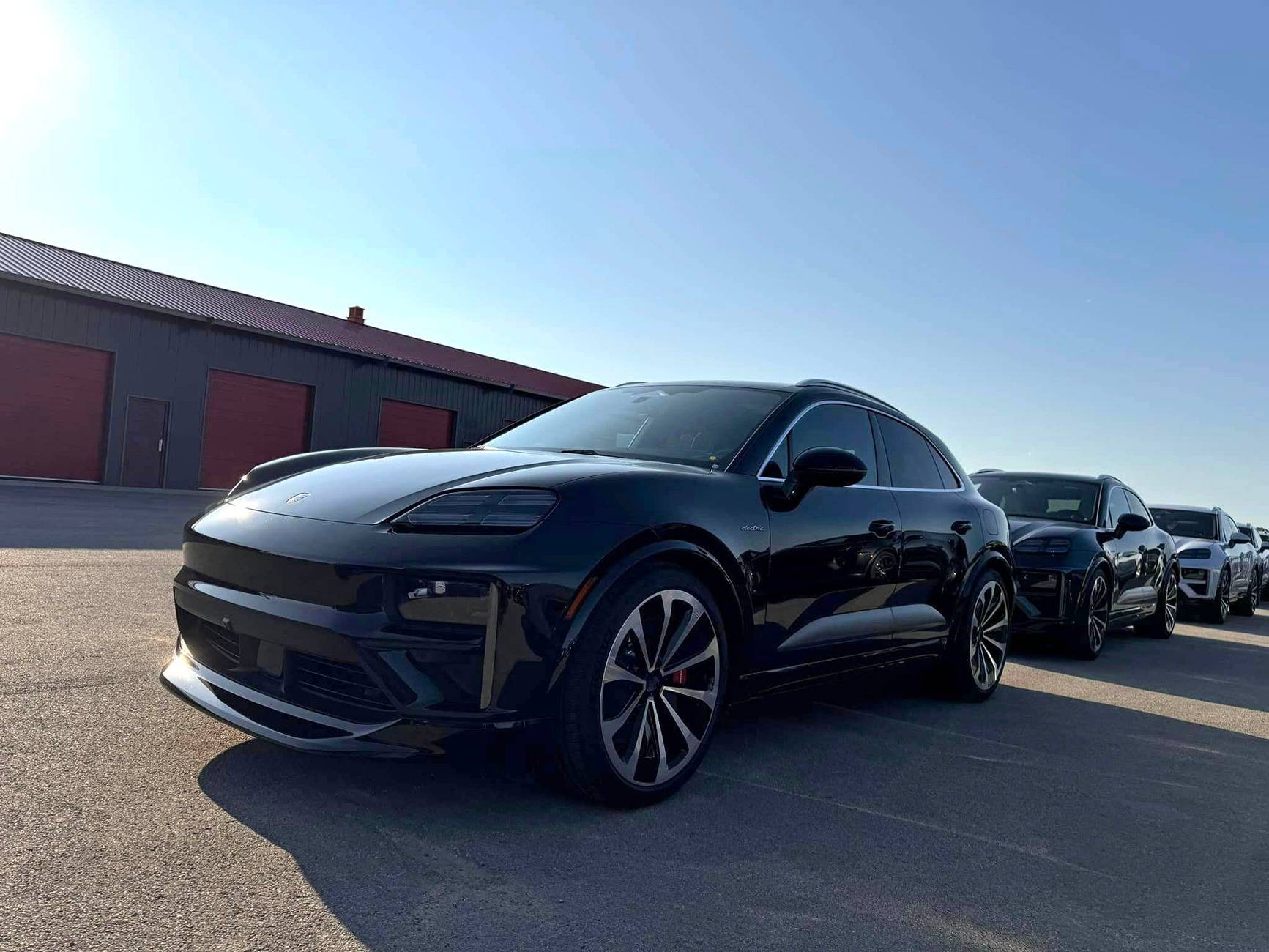 BLACK & JET BLACK METALLIC Macan EV Photos Thread | Macan EV Forum ...