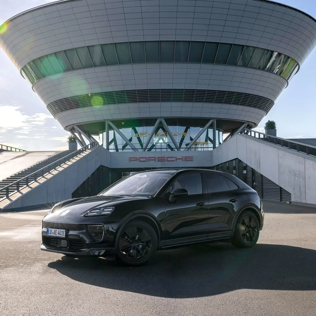 BLACK & JET BLACK METALLIC Macan EV Photos Thread | Macan EV Forum ...