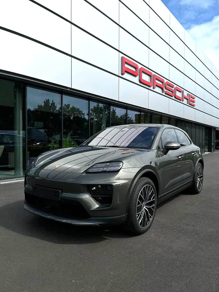 AVENTURINE GREEN Macan EV Photos Thread | Page 2 | Macan EV Forum, News ...