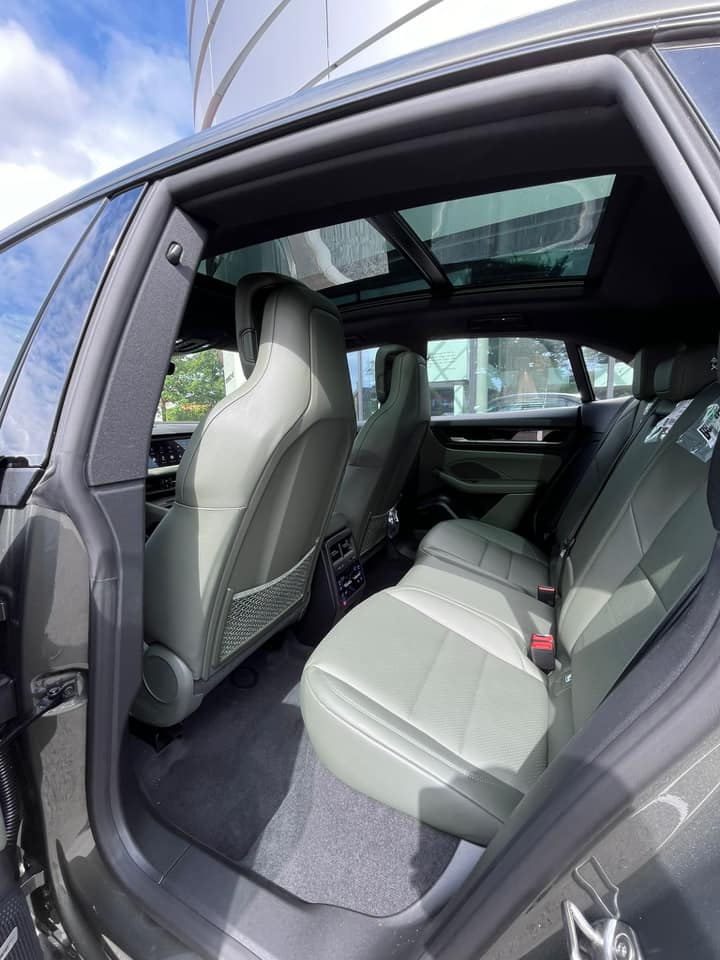 ? Interior: BLACK / NIGHT GREEN Photos | Macan EV Forum, News, Info ...