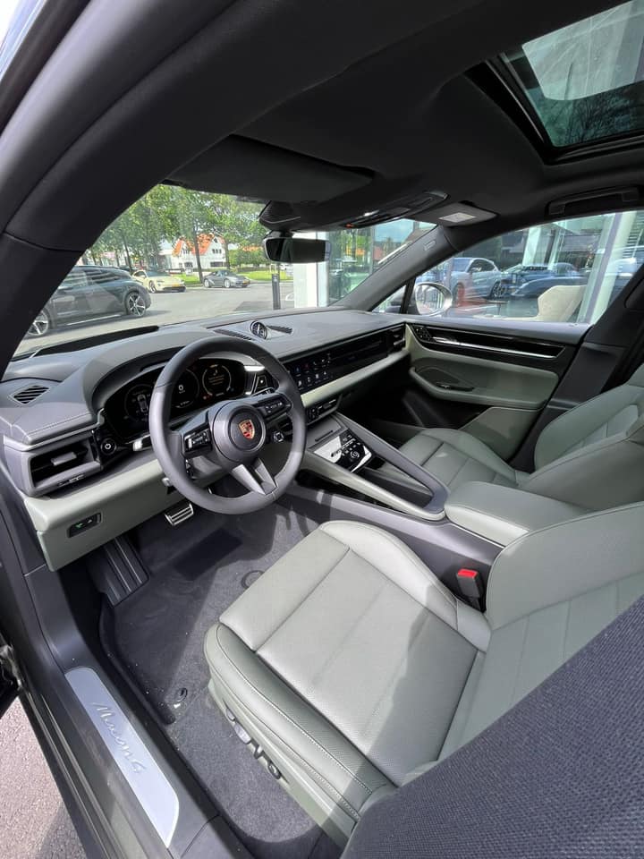 ? Interior: BLACK / NIGHT GREEN Photos | Macan EV Forum, News, Info ...