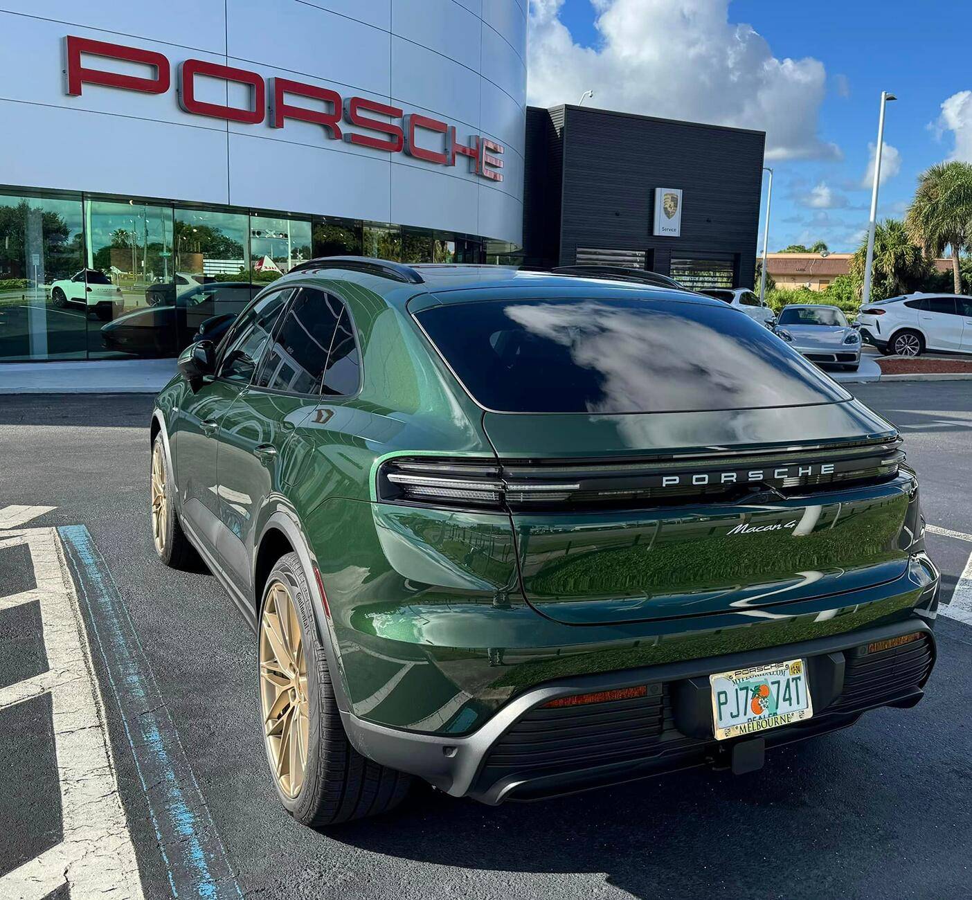 OAK GREEN Macan EV Photos Thread | Page 2 | Macan EV Forum, News, Info ...