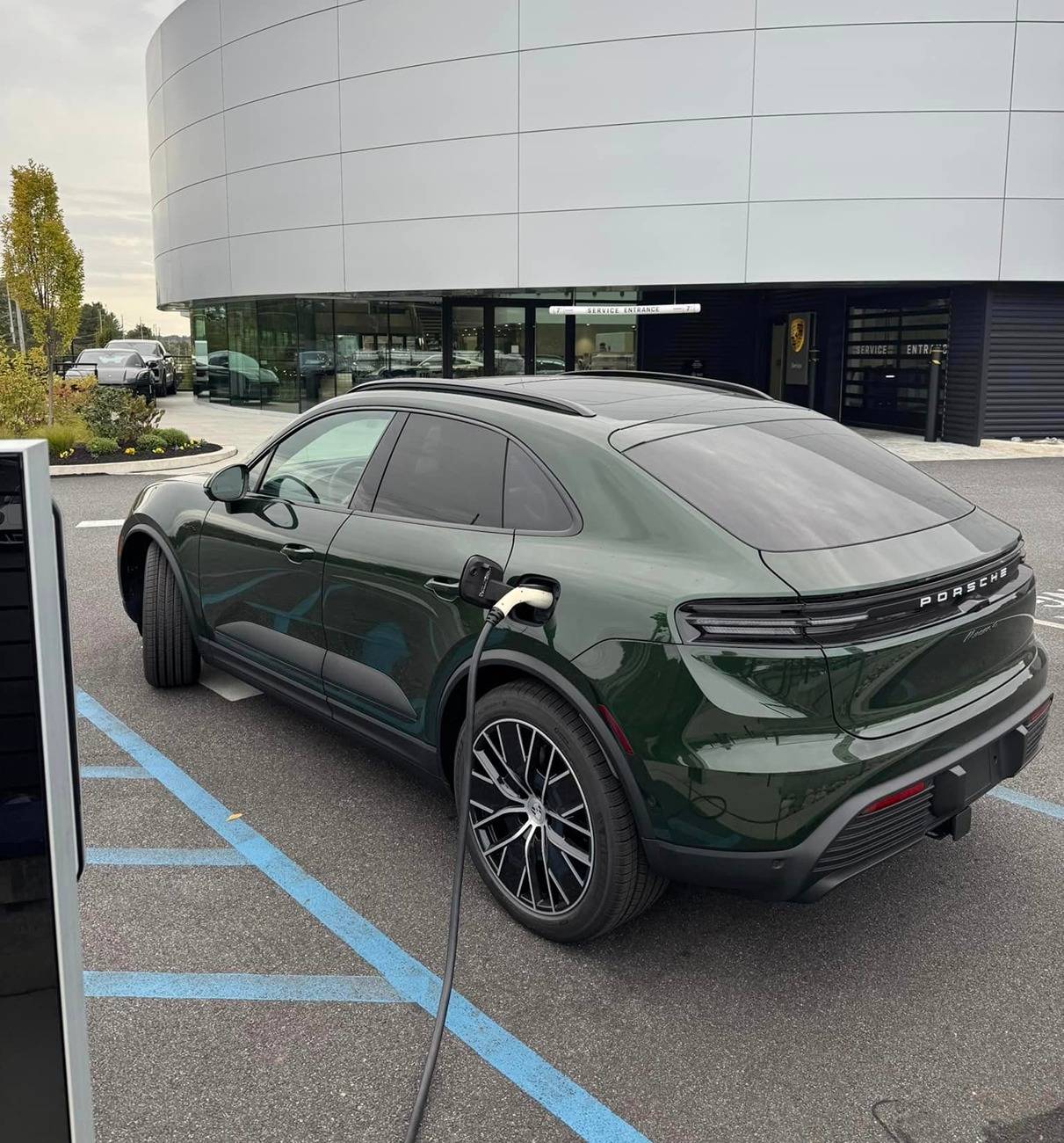 OAK GREEN Macan EV Photos Thread | Page 2 | Macan EV Forum, News, Info ...