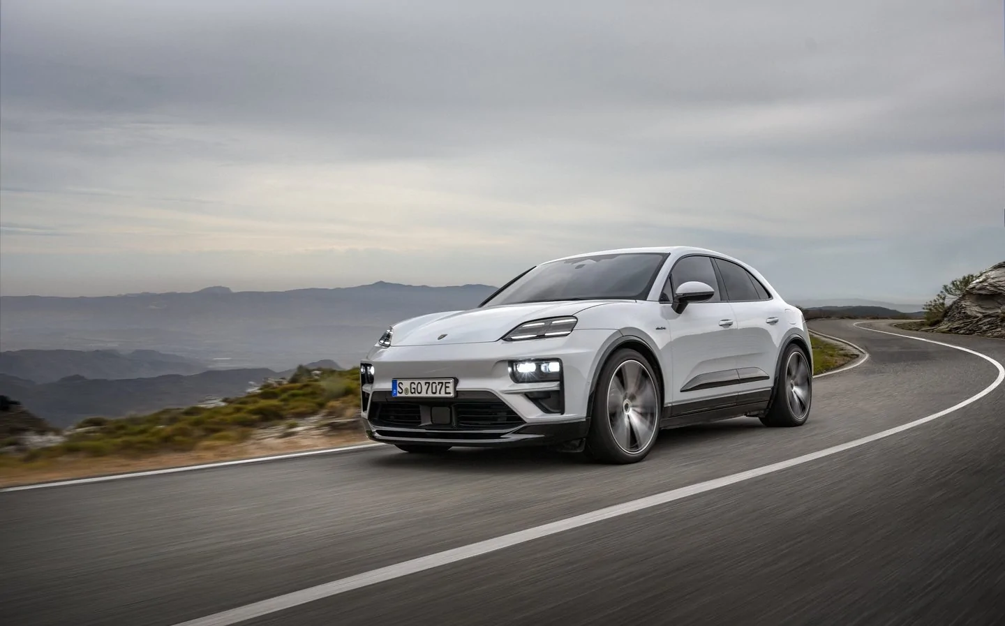 Official Macan EV Specs & Pictures Before Reveal! 380 mile range and ...