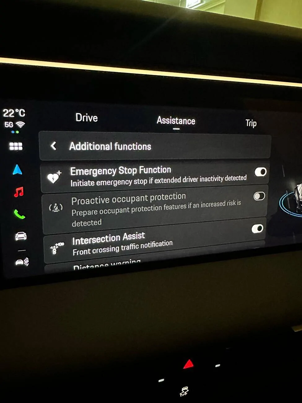 Assistance systems limited - Proactive occupant protection | Macan EV ...