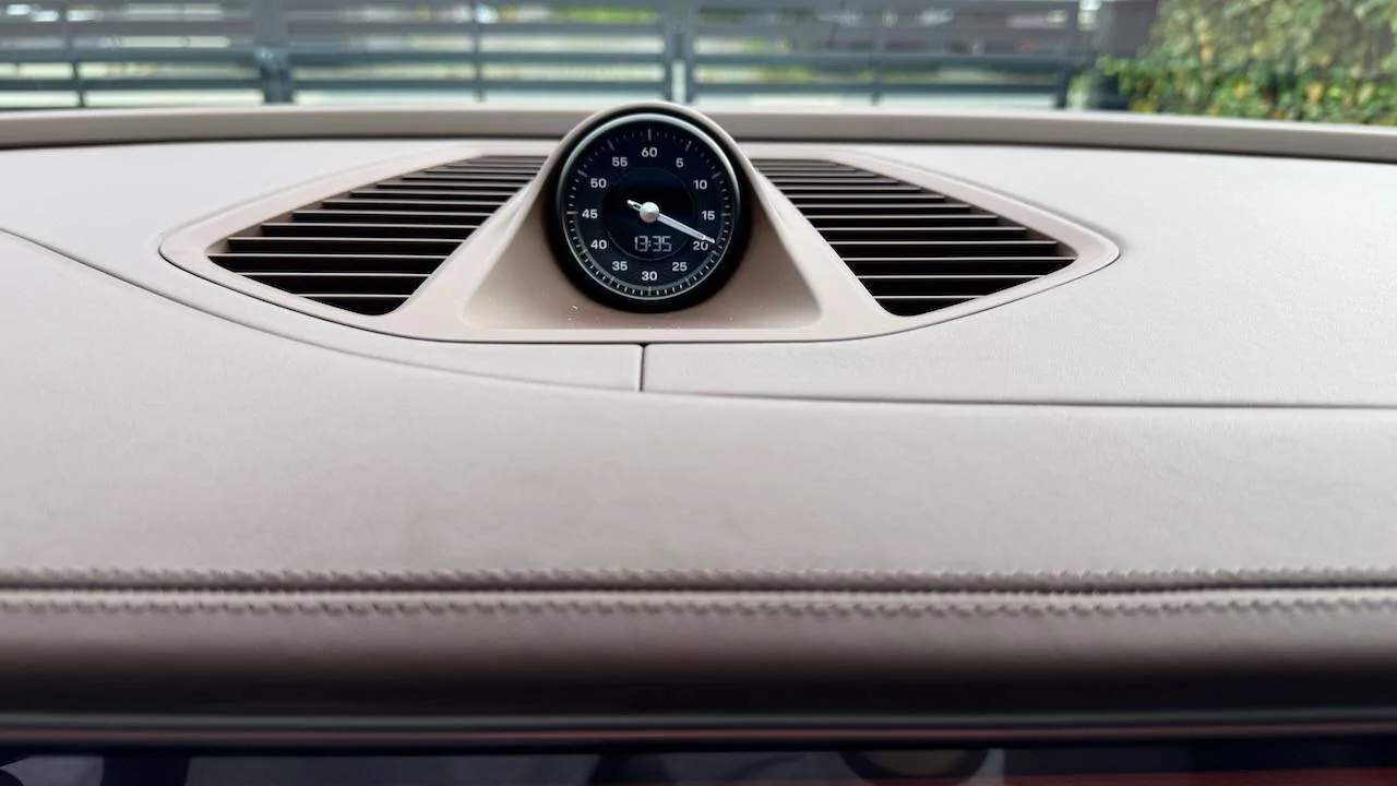 🎨 Interior: TRUFFLE BROWN Photos | Macan EV Forum, News, Info ...