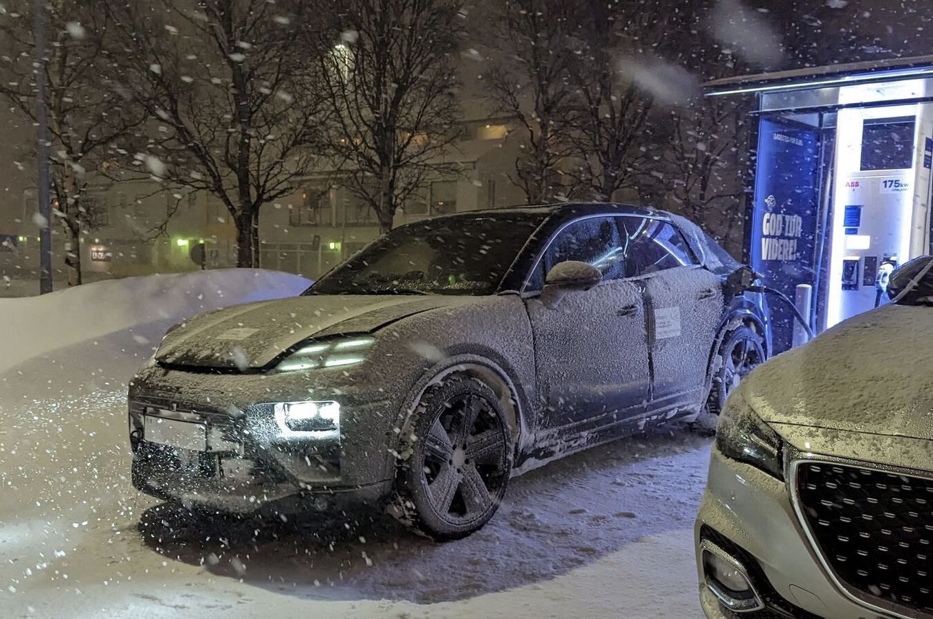 New Macan EV Spotted Charging at 172 kW | Macan EV Forum, News, Info ...